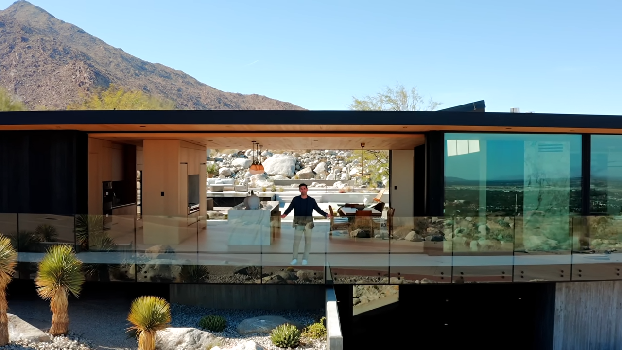 What Life Looks Like Inside a $8,900,000 Palm Springs Home