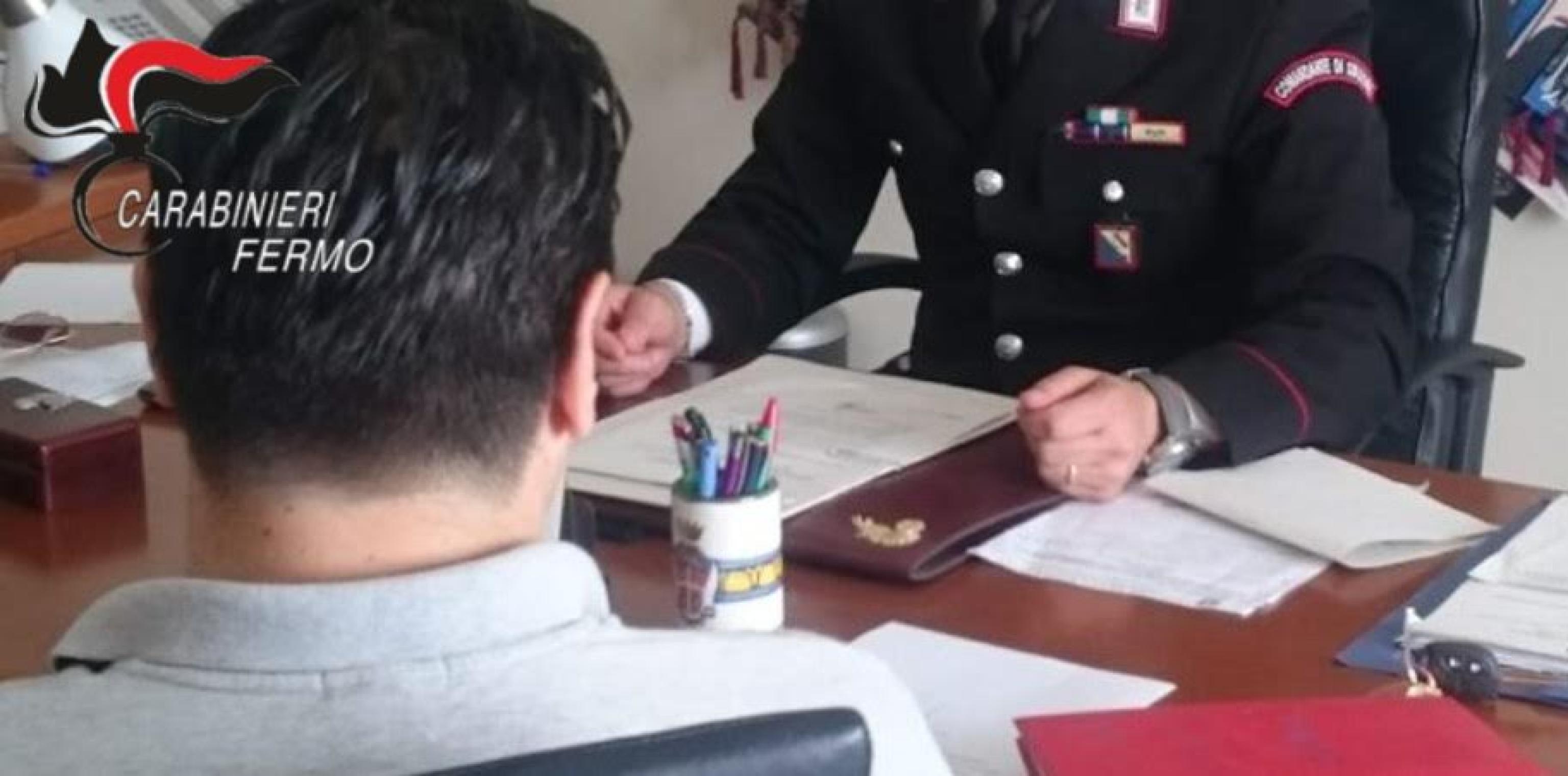 Finge di essere stato truffato sull'acquisto di due smartphone, denunciato