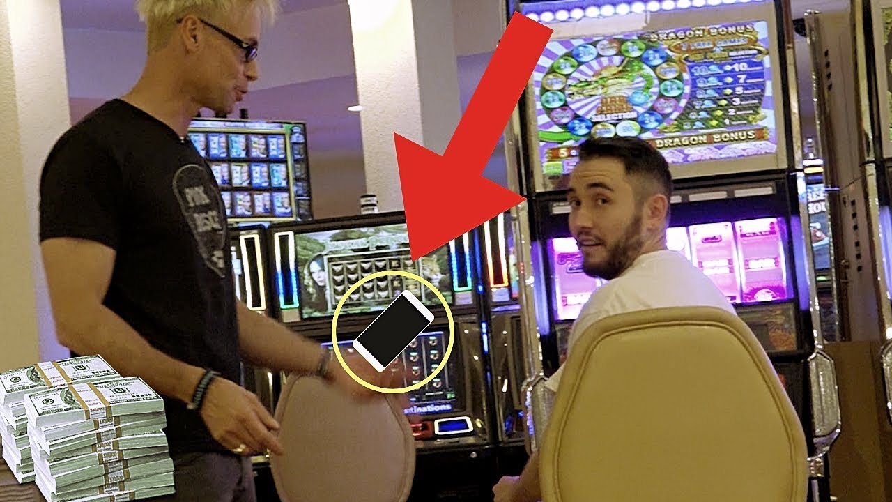 I pickpocketed strangers at a casino and nobody noticed