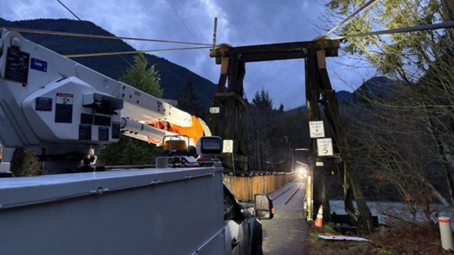 King County installing temporary bridge over South Fork Skykomish River