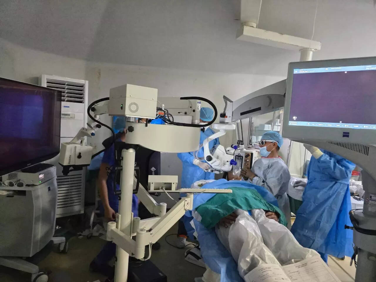 Army performs India’s first 3D flex aqueous angiography with iStent