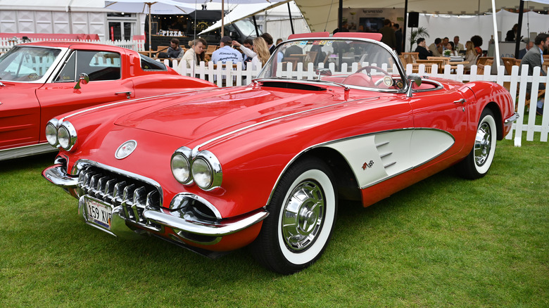 10 gorgeous classic cars with two-tone paint jobs