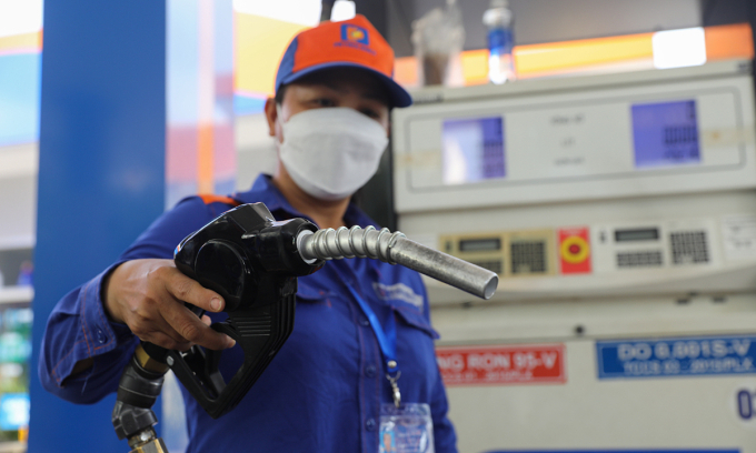 Gasoline prices decrease