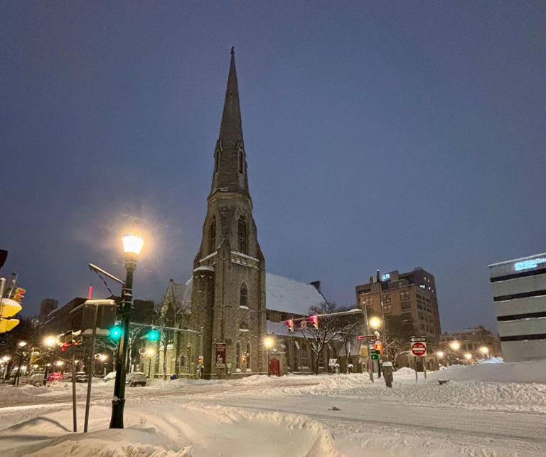 Storm breaks Syracuse snowfall records: city’s most snow in 32 years ...