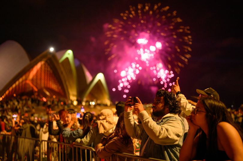 New Years Eve 2026 live fireworks from Sydney, Dubai and New York