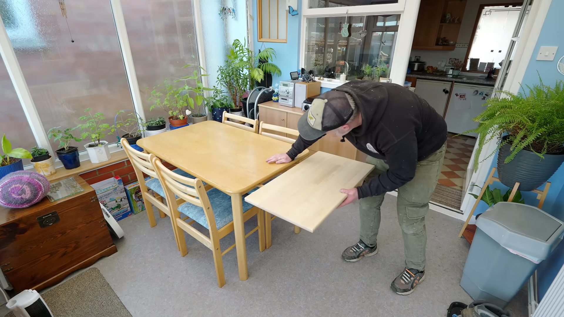 Making a removable extension for a dining table