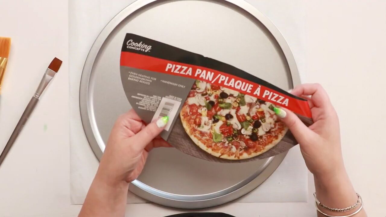 Dollar store pizza pan home decor hacks