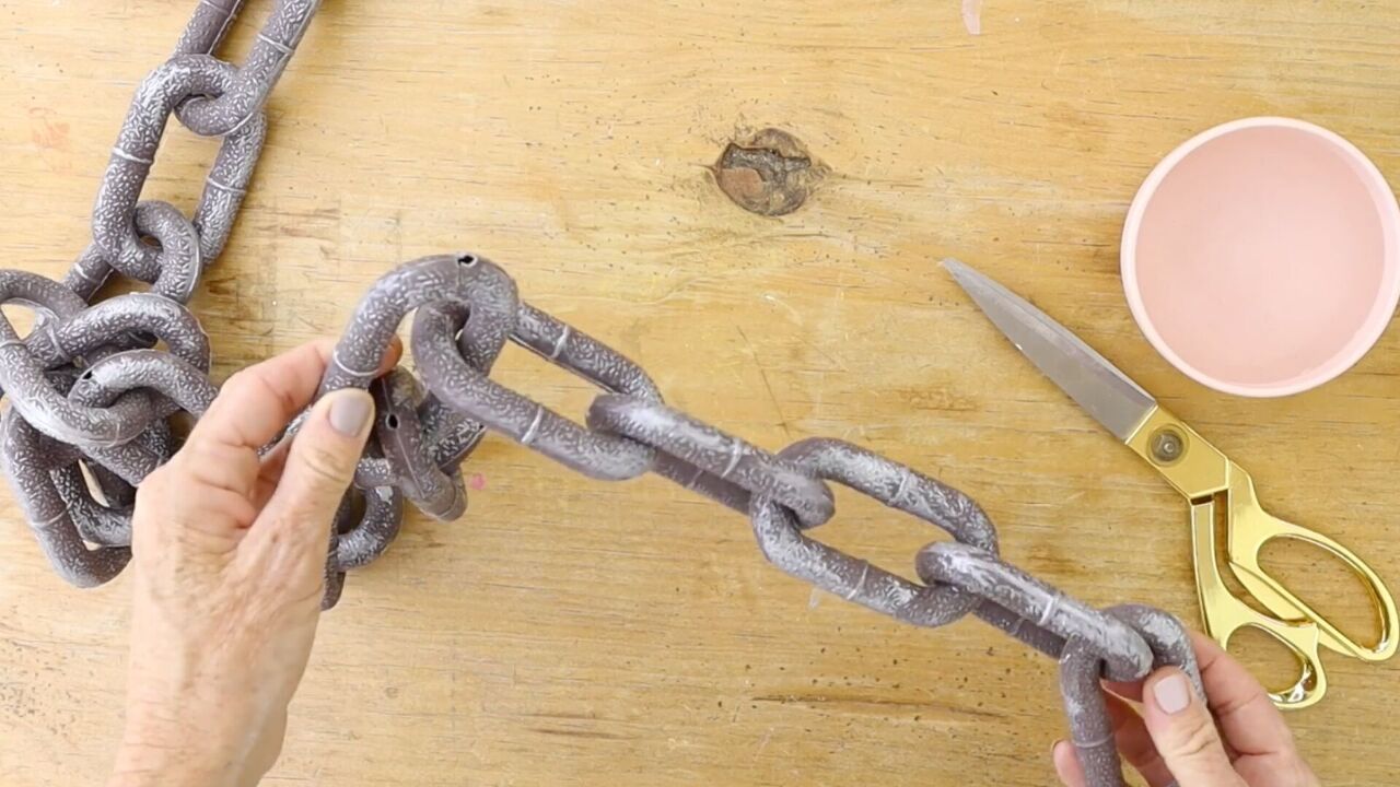 High-end chain decor from dollar store finds