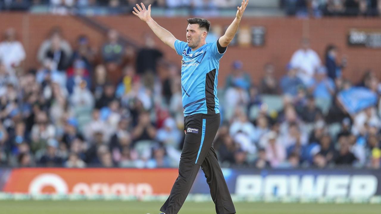 Milestone man Chris Lynn stars as Strikers hammer Heat