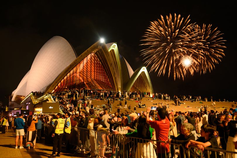 New Years fireworks livestream as Sydney, Paris and New York welcome 2026