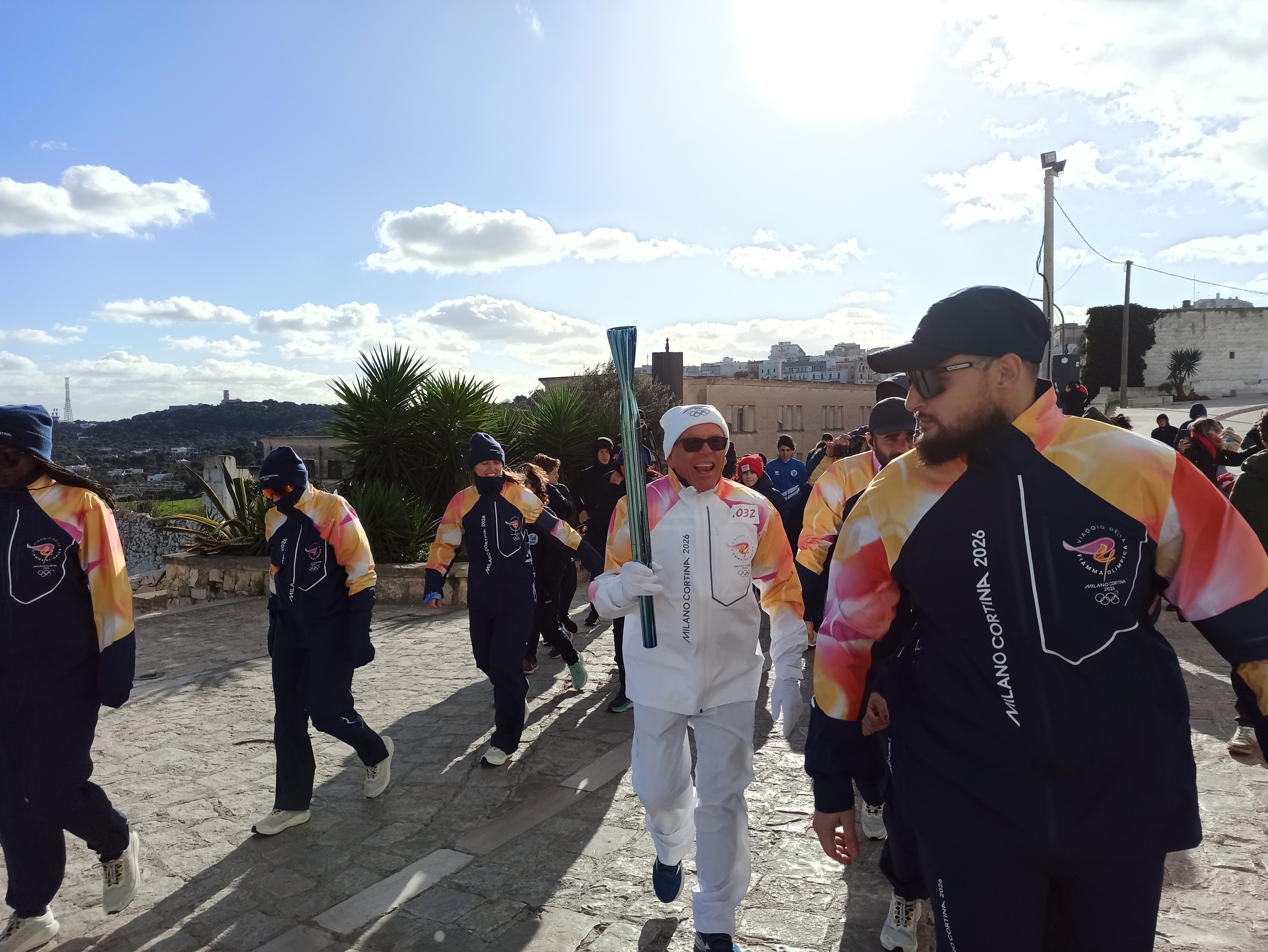 Milano Cortina, la Fiamma olimpica chiude a Bari l'anno e la 24ma tappa