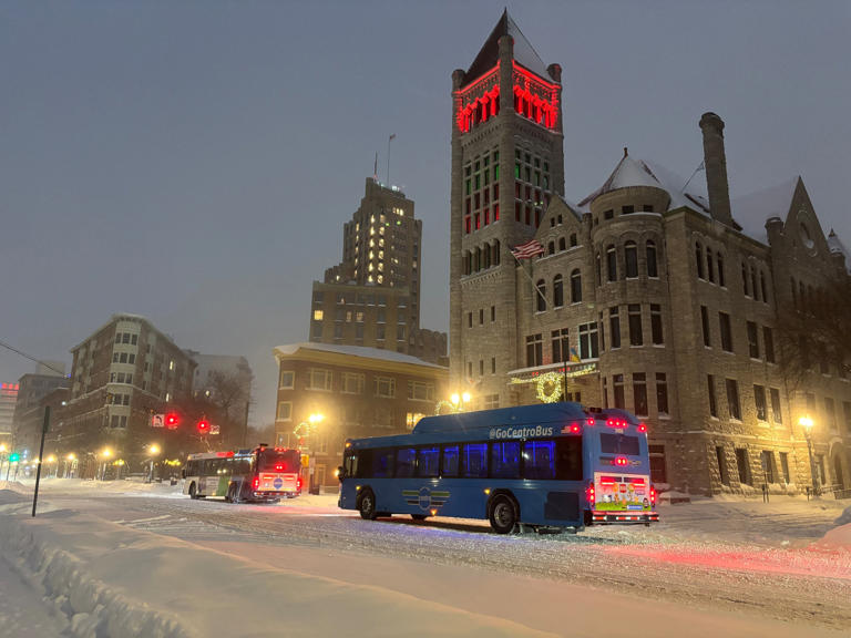 Storm breaks Syracuse snowfall records: city’s most snow in 32 years ...