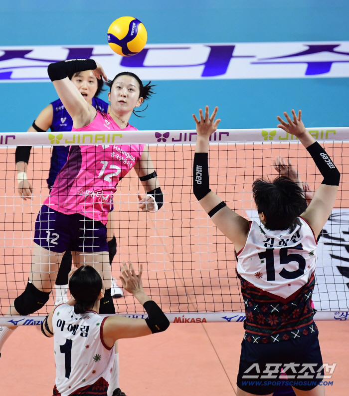 Lee Dahyun, quick spike