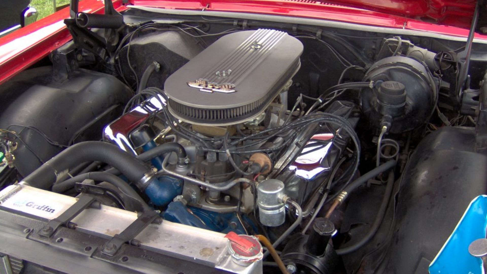 Ford and Chevy's 427 big-block engines compared side-by-side