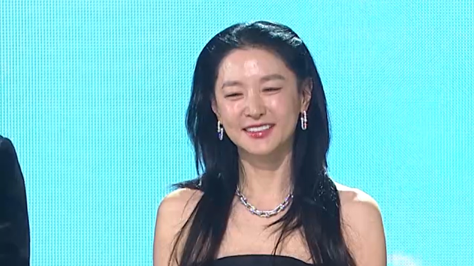 Lee Young-ae, a 'cult leader' for her next project? Kim Young-kwang ...