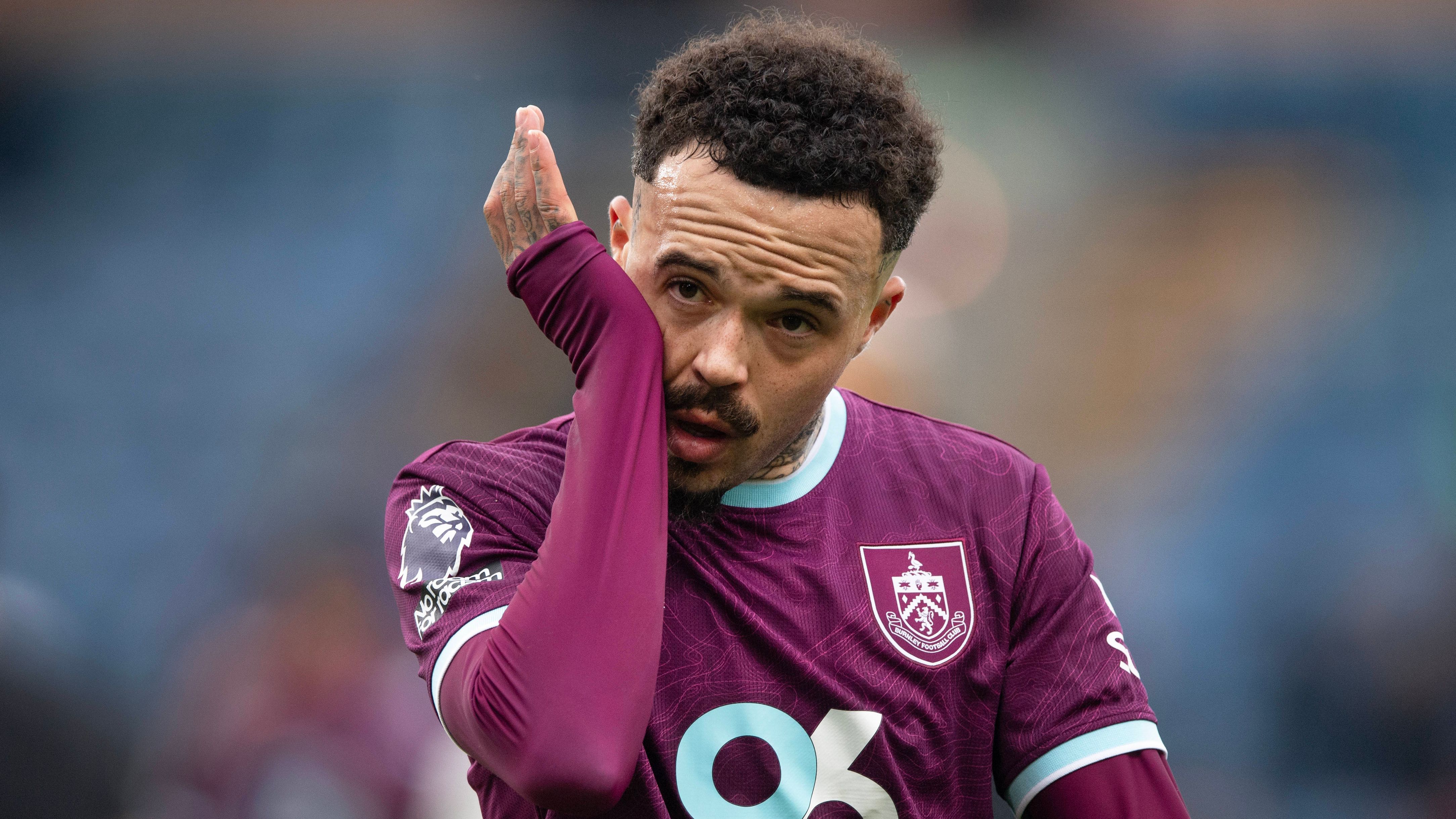 Verweij checkt bij Ajax en deelt nieuwe informatie over Quilindschy Hartman