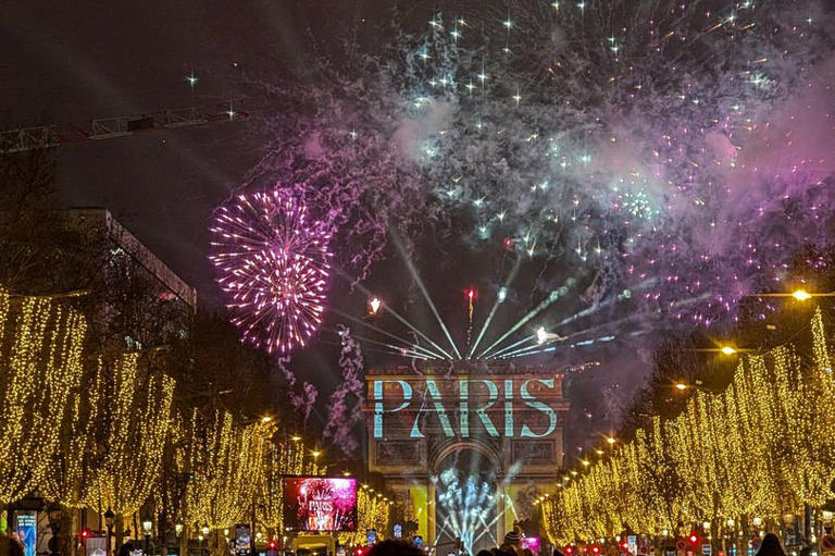 Live New Year's fireworks from London, Dubai, Sydney as world welcomes 2026