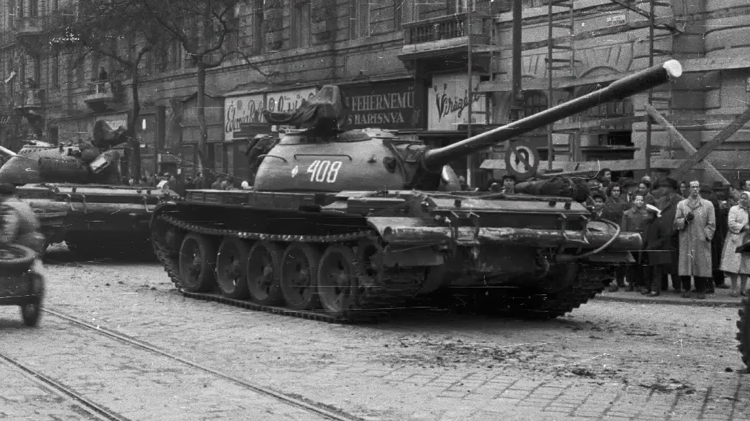 This Soviet prototype bridged two tank generations