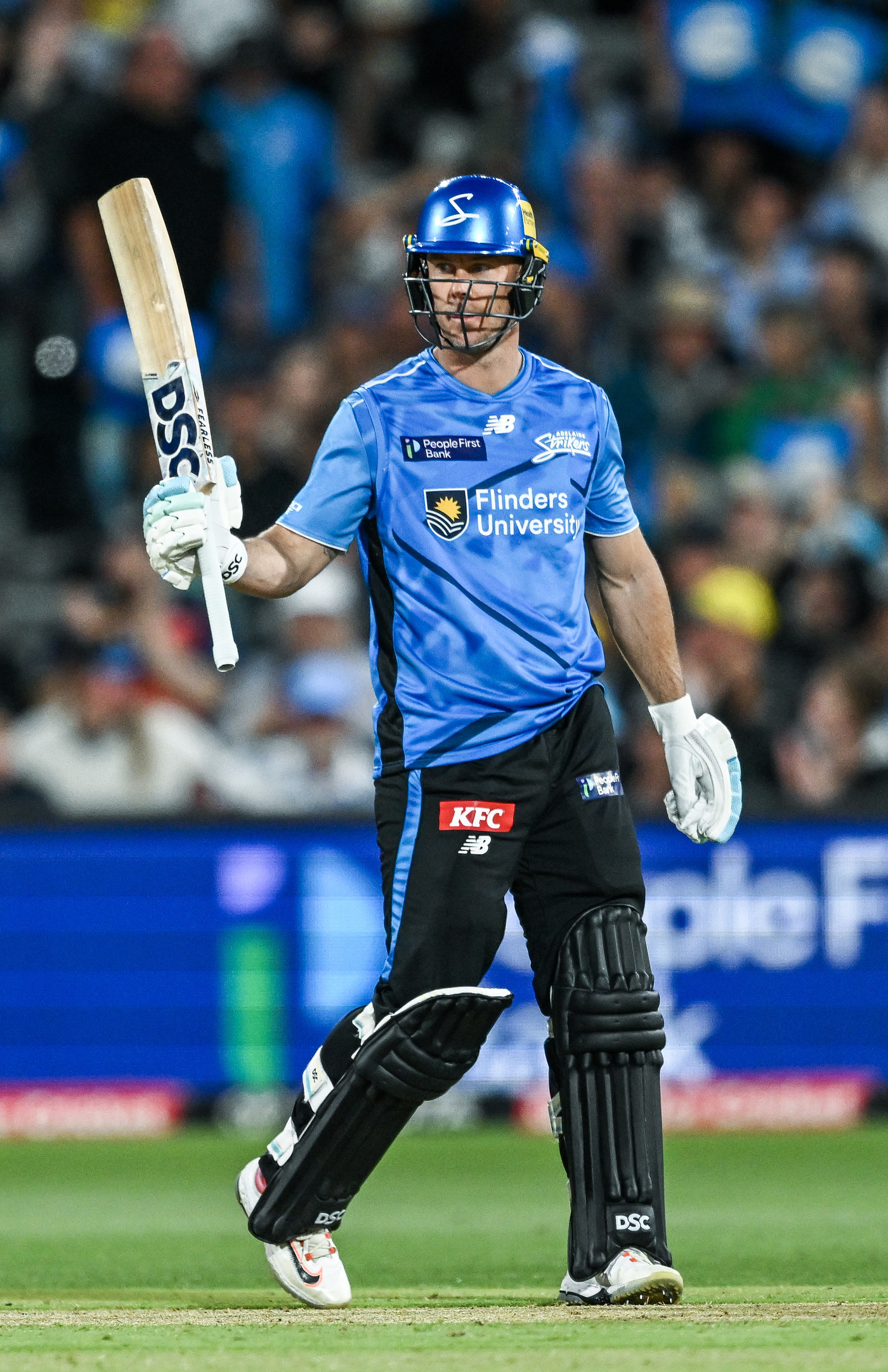 Chris Lynn, bowlers star in small chase as Strikers break New Year's ...