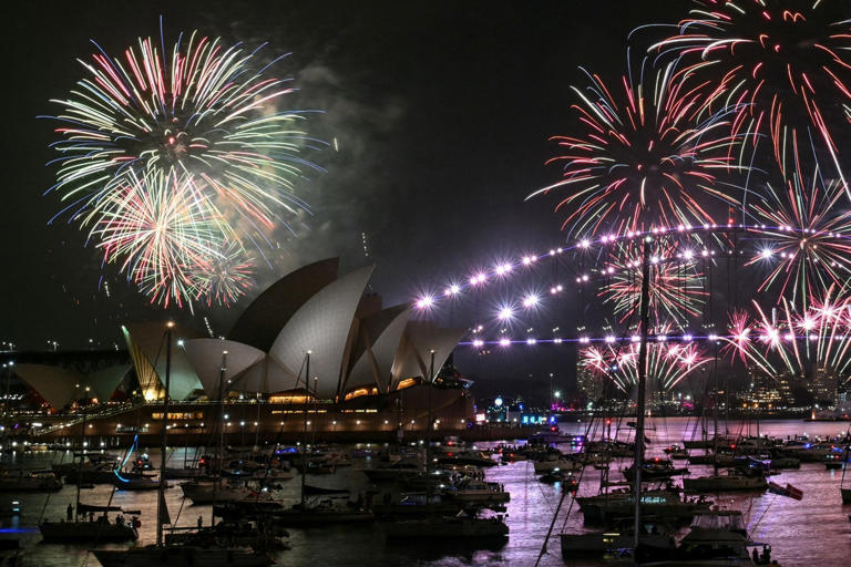 Sydney welcomes 2026 with spectacular fireworks as world rings in 2026