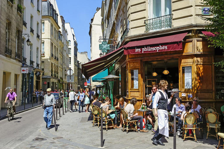 My family booked a last-minute trip to Paris 2 days in advance—here’s ...