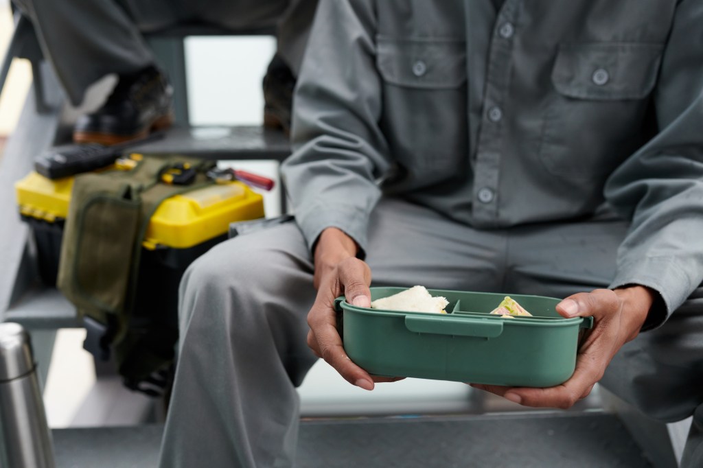 Woman forgets to pack fork with husband's lunch—hysterics at his solution