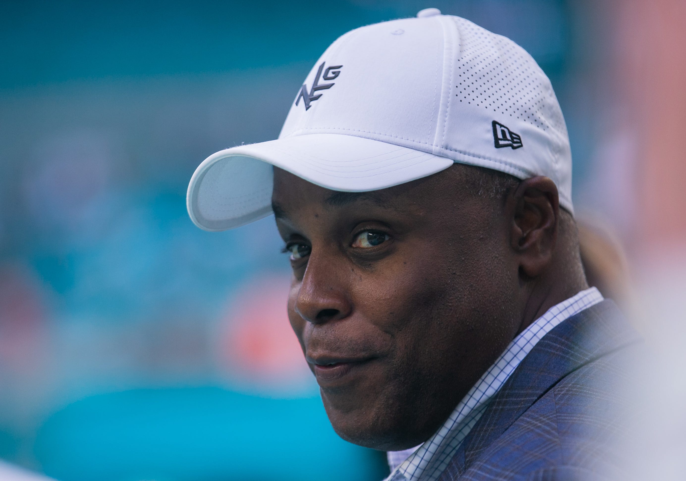 Browns showing interest in former Miami Dolphins GM Chris Grier