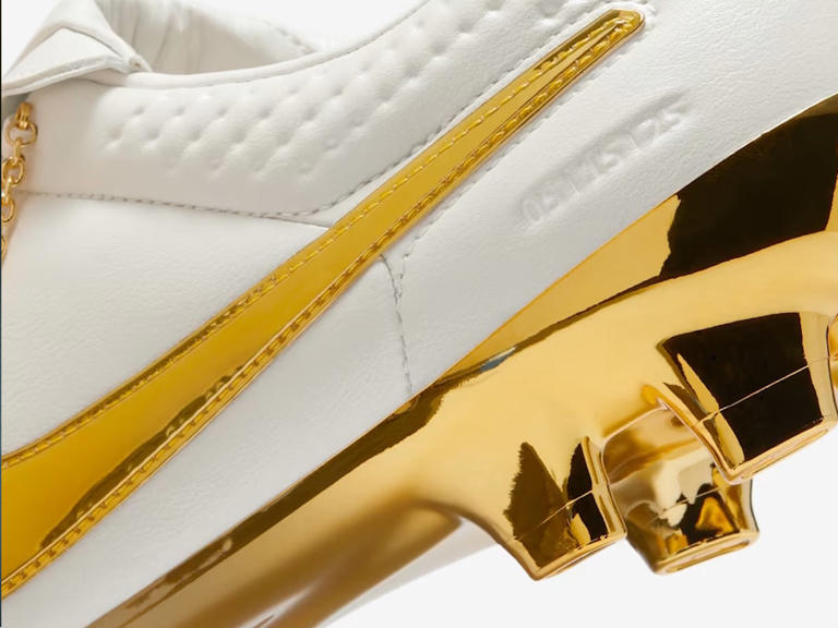 Nike revives Ronaldinho’s iconic Tiempo Legend ‘Touch of Gold’ boots ...