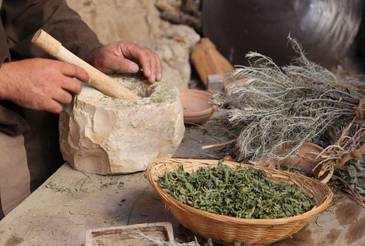 10 strange treatments that defined medicine in history