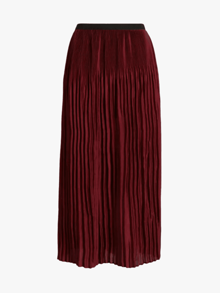 These 6 outfits are a master class in how to style chunky loafers