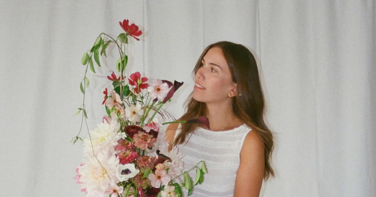 27-year-old quit her 9-to-5 to start a floral business—this year, she ...