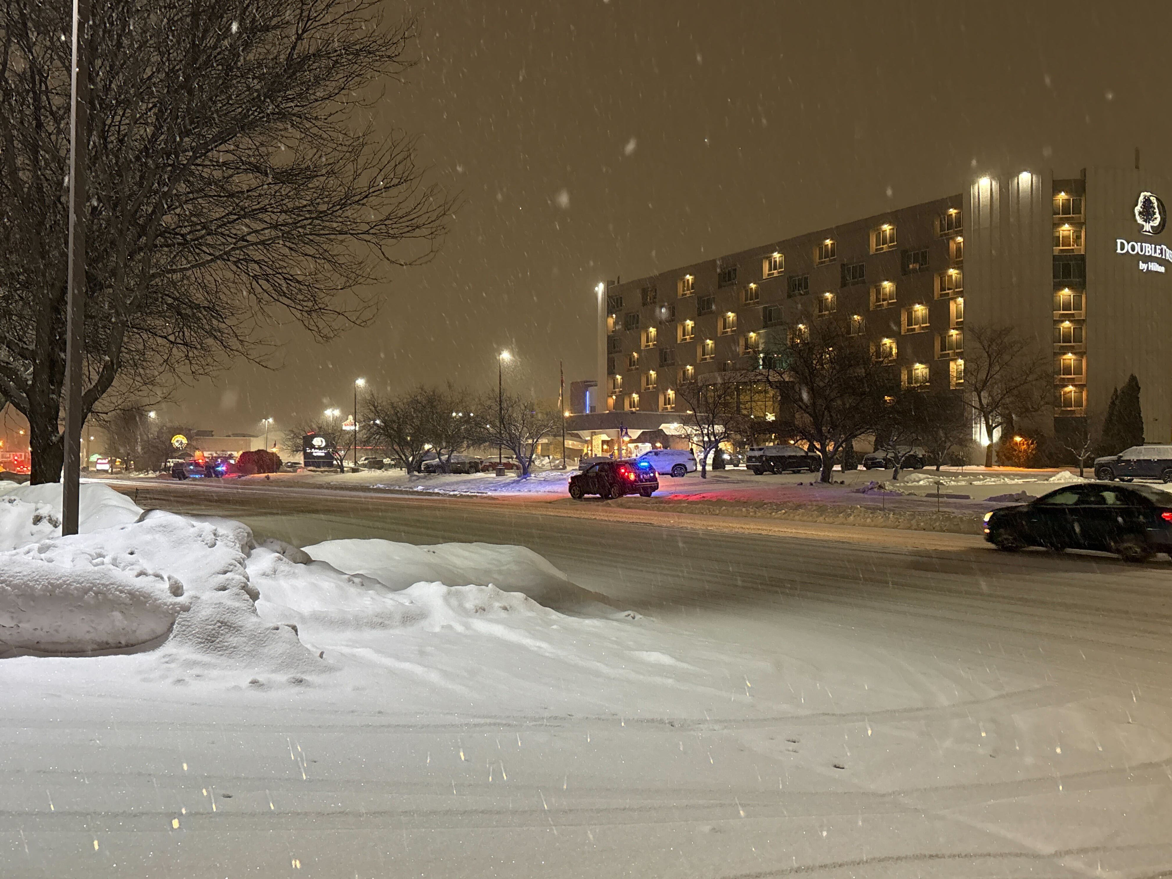 Person found dead after barricading themselves in a Grand Chute hotel room