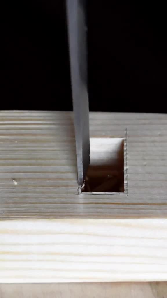 Hand cut loose wedge mortise and tenon joint in real time