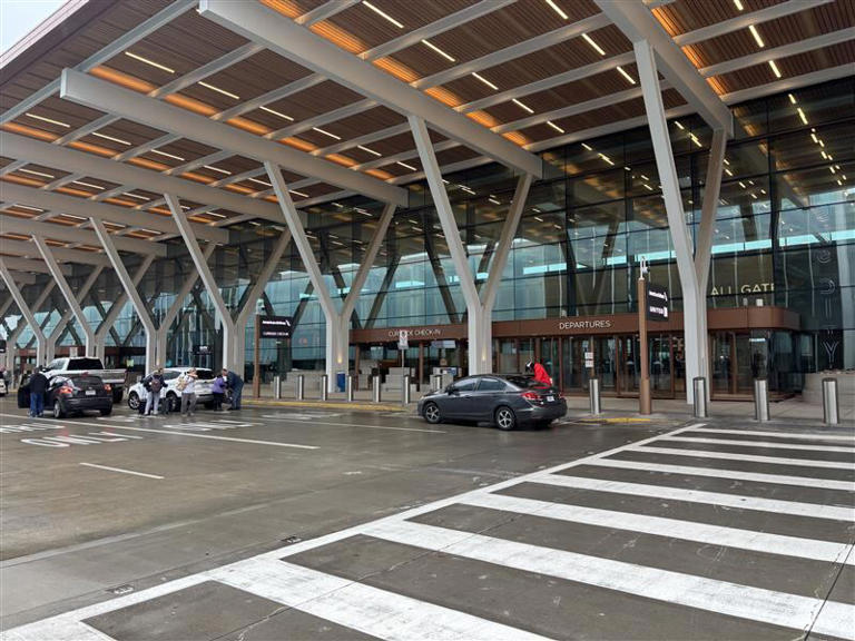 Kansas City law enforcement, FBI investigate threat at KCI