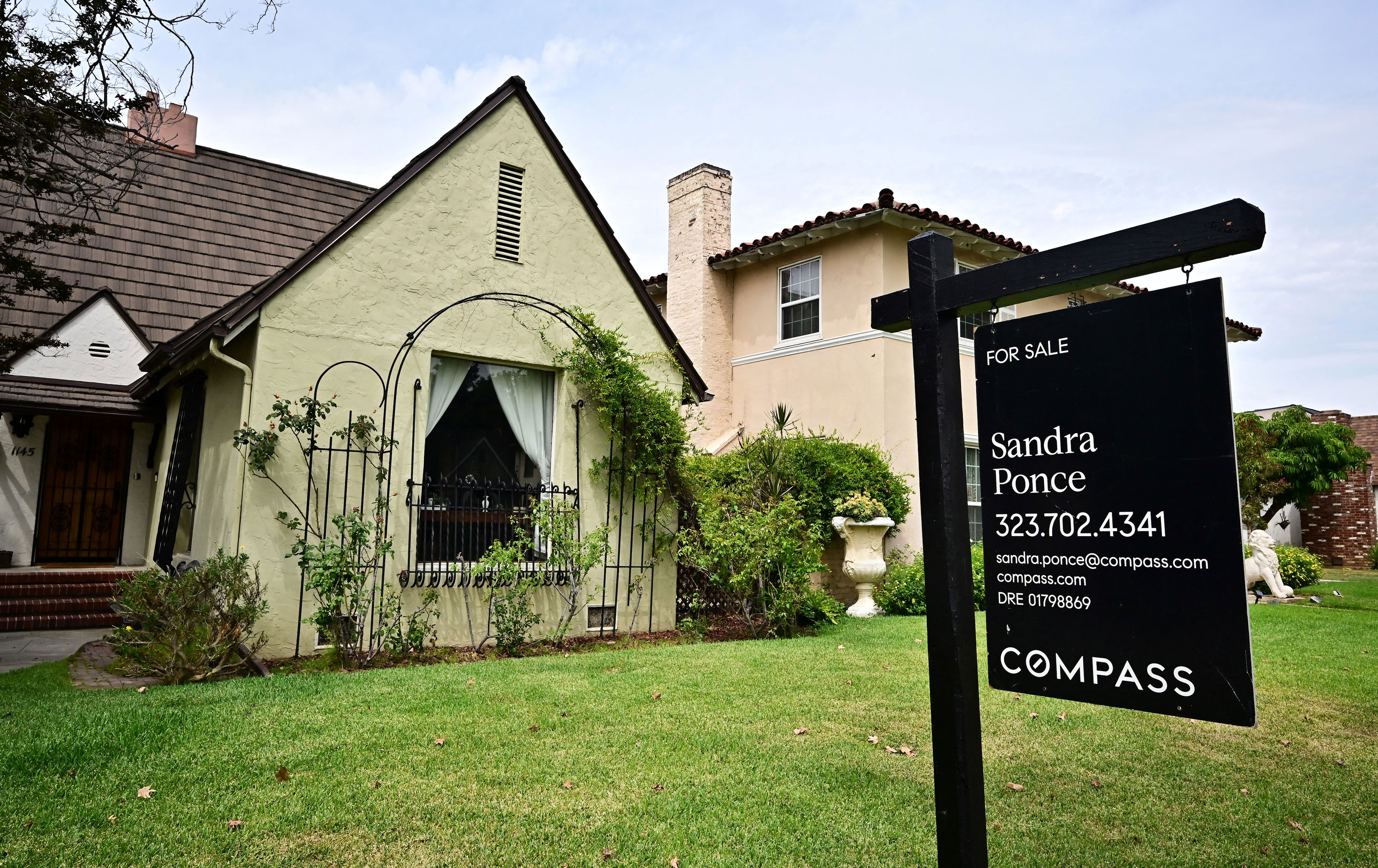 Mortgage rates end 2025 at fresh low, giving buyers an 'encouraging ...