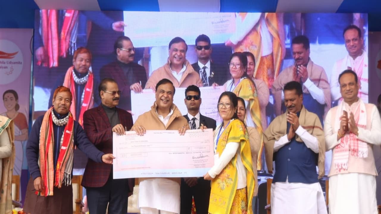 Assam CM distributes Rs 10,000 to 33,861 women entrepreneurs in Boko