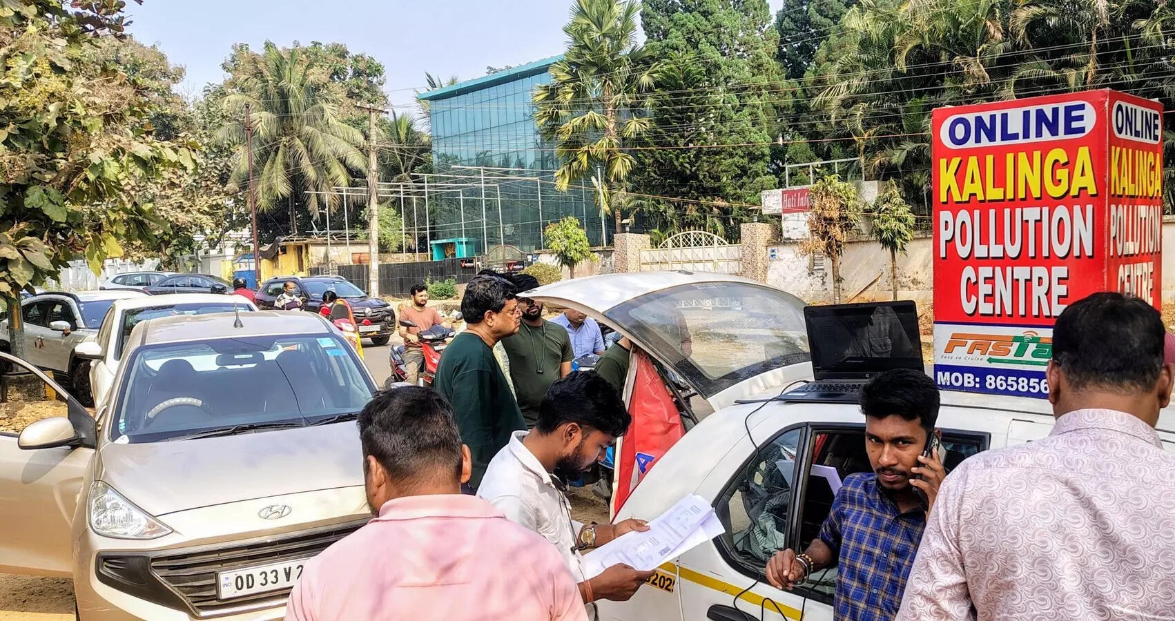 Govt extends 'no PUCC, no petrol' enforcement to April 1