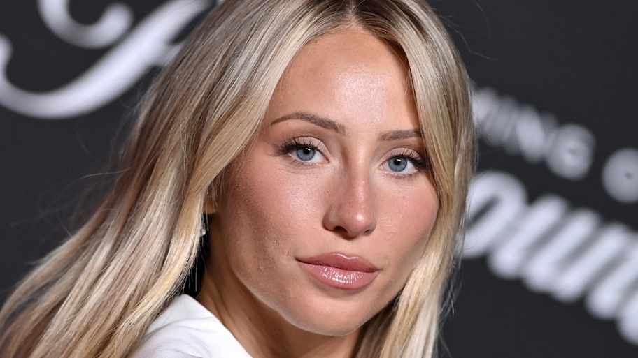 Alix Earle shares ‘life updates’ heading into 2026 after split with ...