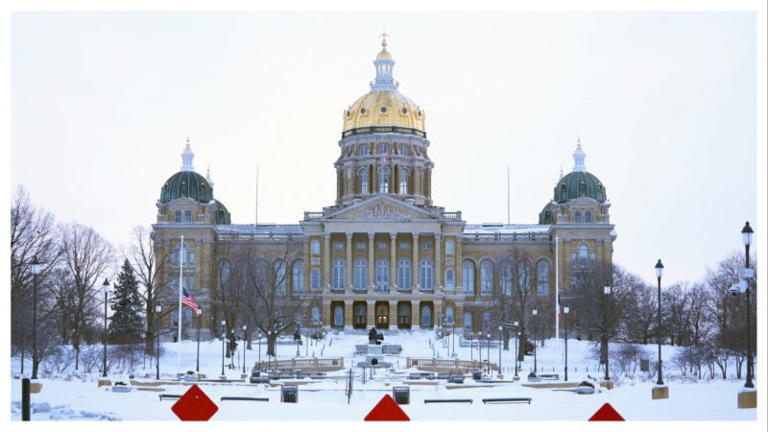 Democrat wins Iowa state Senate race, blocking GOP from regaining ...