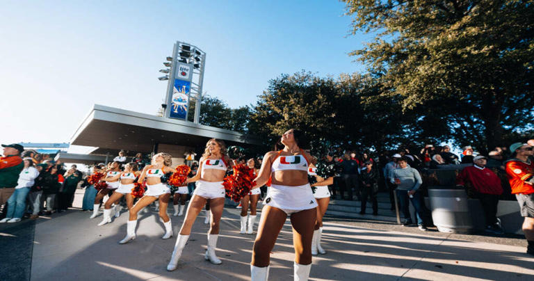 Canes win the Cotton Bowl Battle of the Bands, depending on who is ...