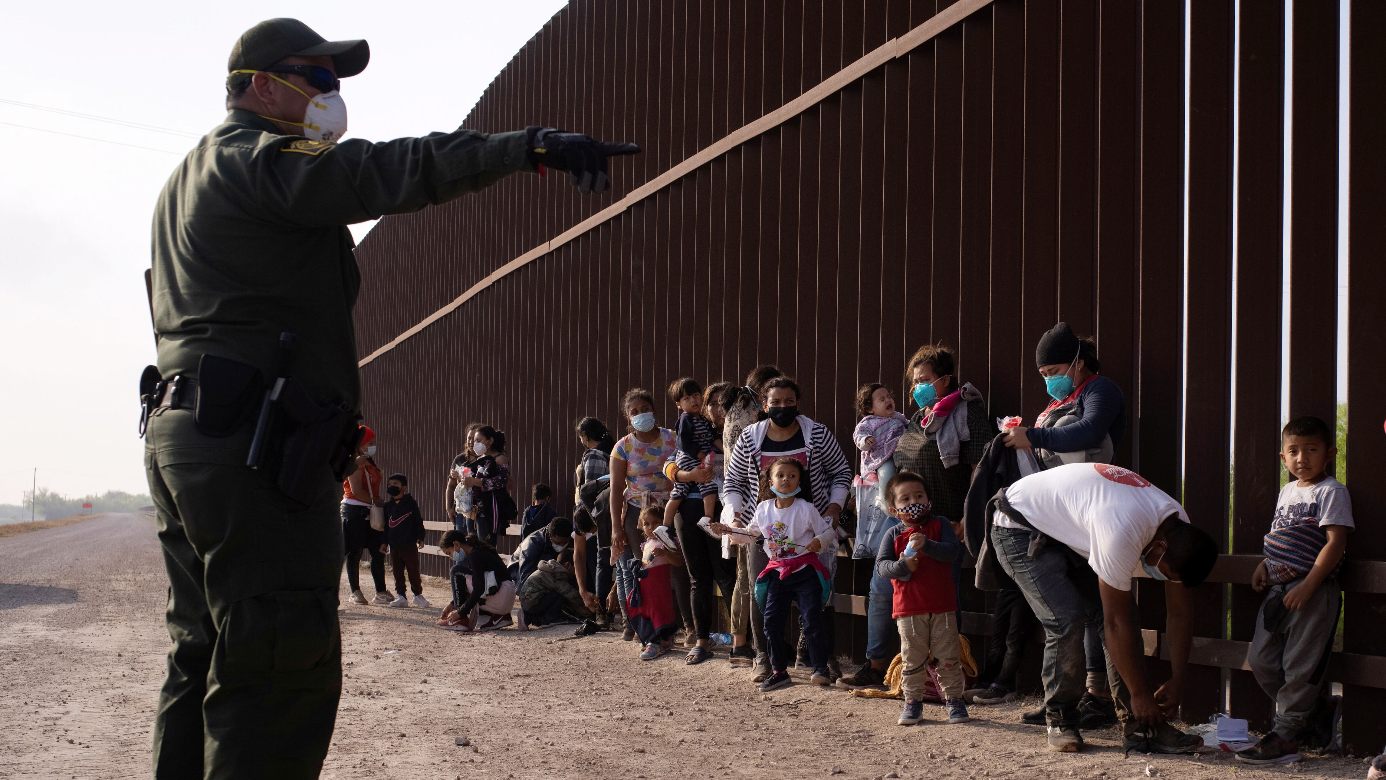 La Administración Trump denegará casos de asilo a inmigrantes que ...