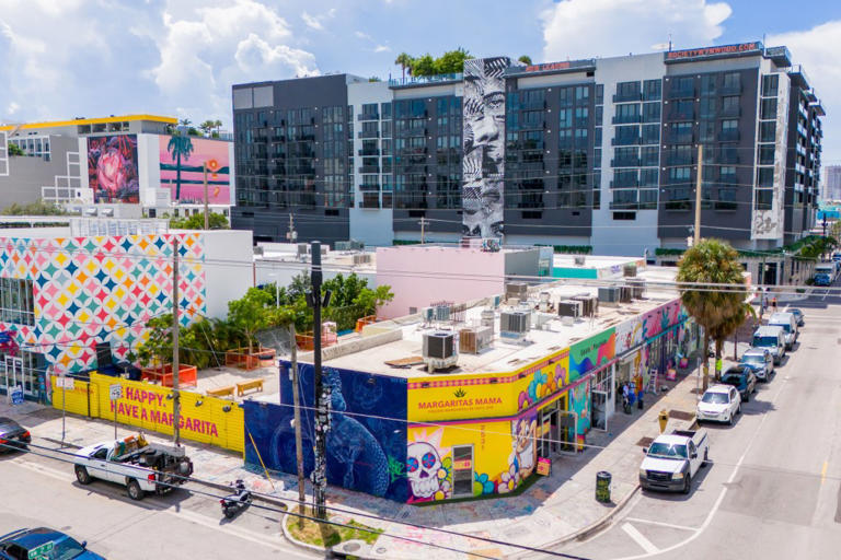Peter Thiel opens Miami office as California billionaires prepare to ...