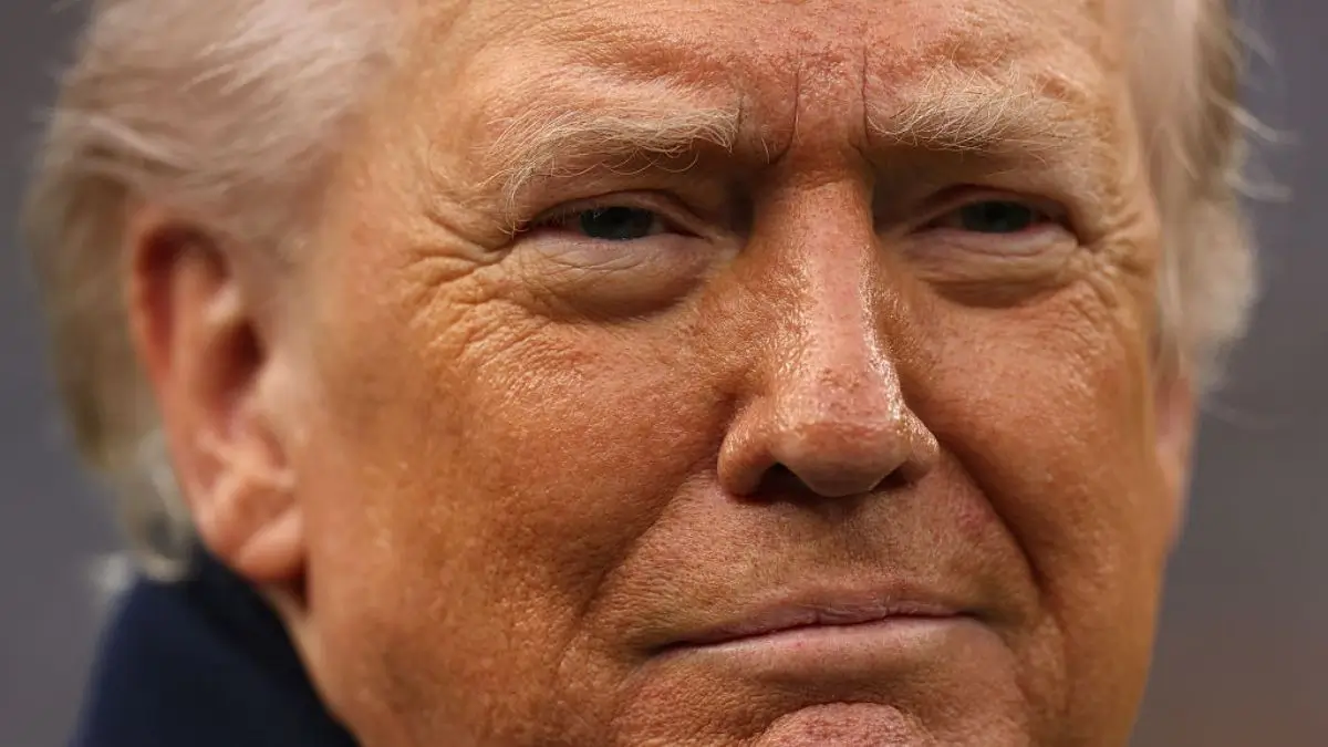 'His head is numb': Trump debuts a new hairstyle to cover thinning ...