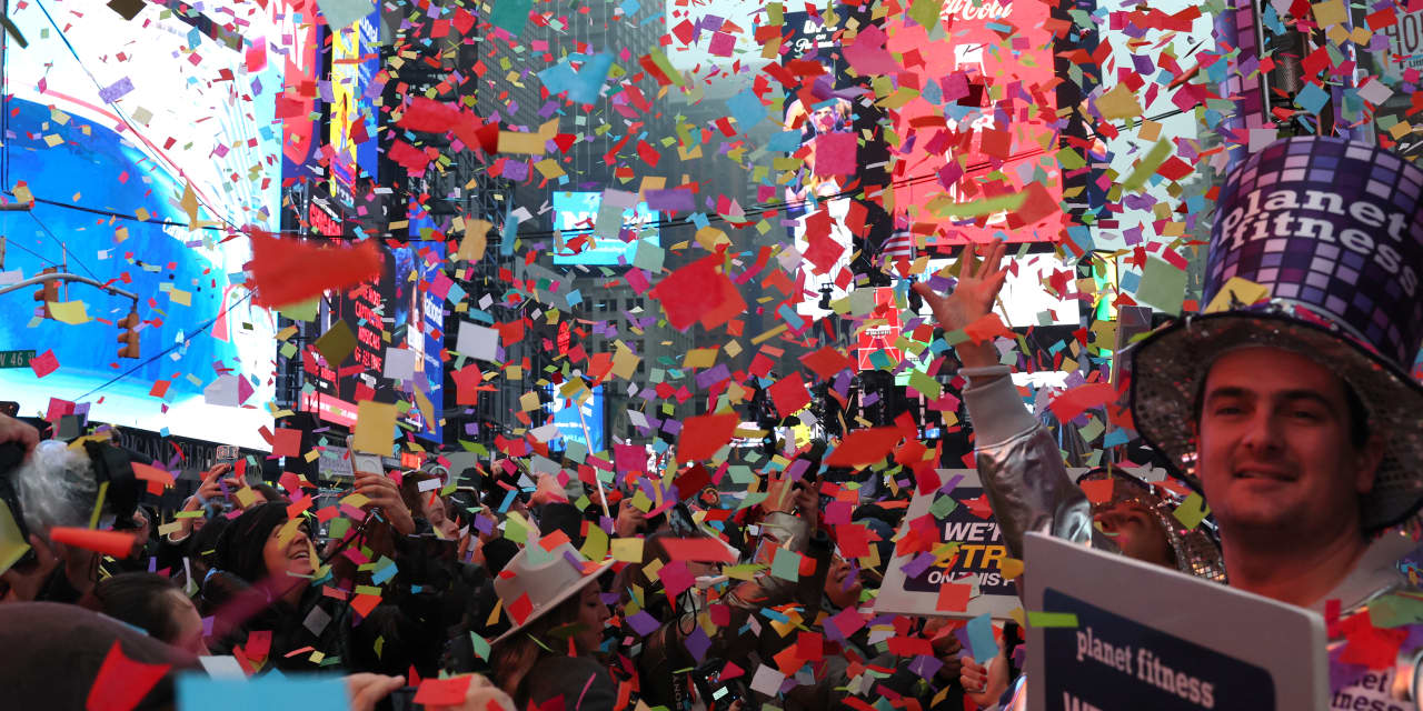 Here are 5 key charts that defined a wild year for global financial markets