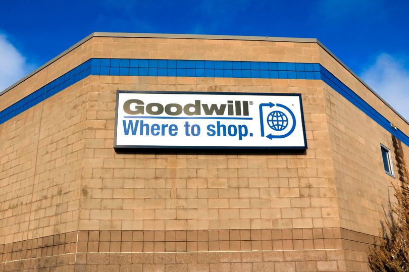 Georgia woman makes incredible $1,200 discovery in $8 purse from Goodwill