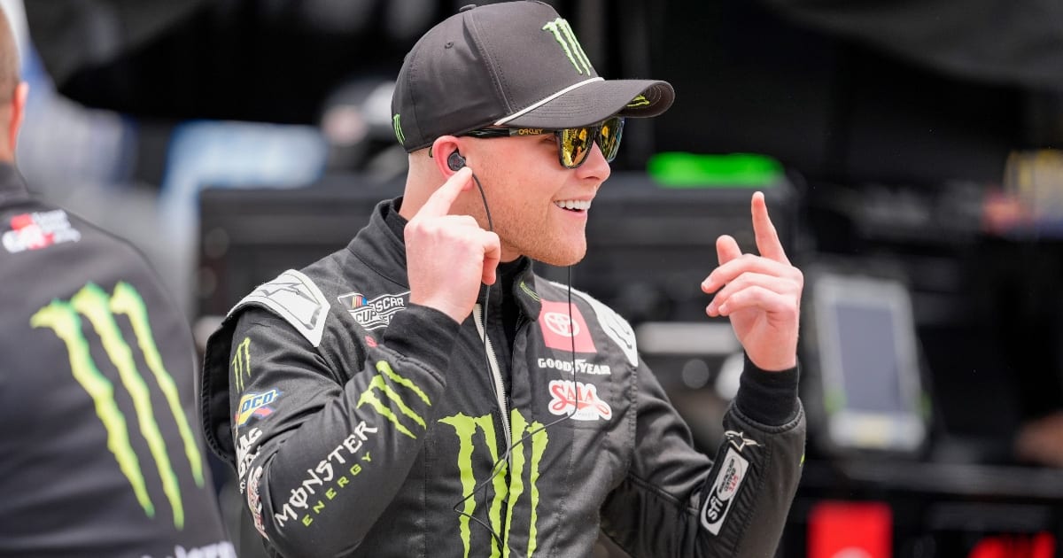 Ty Gibbs makes big run to win non-wing Outlaw heat race at Tulsa Shootout