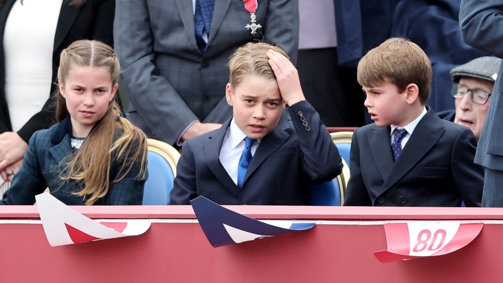 Prince George, Princess Charlotte, and Prince Louis make sweet ...