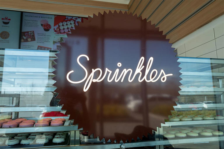 Rumors swirl as Sprinkles' founder announces the bakery chain's abrupt ...