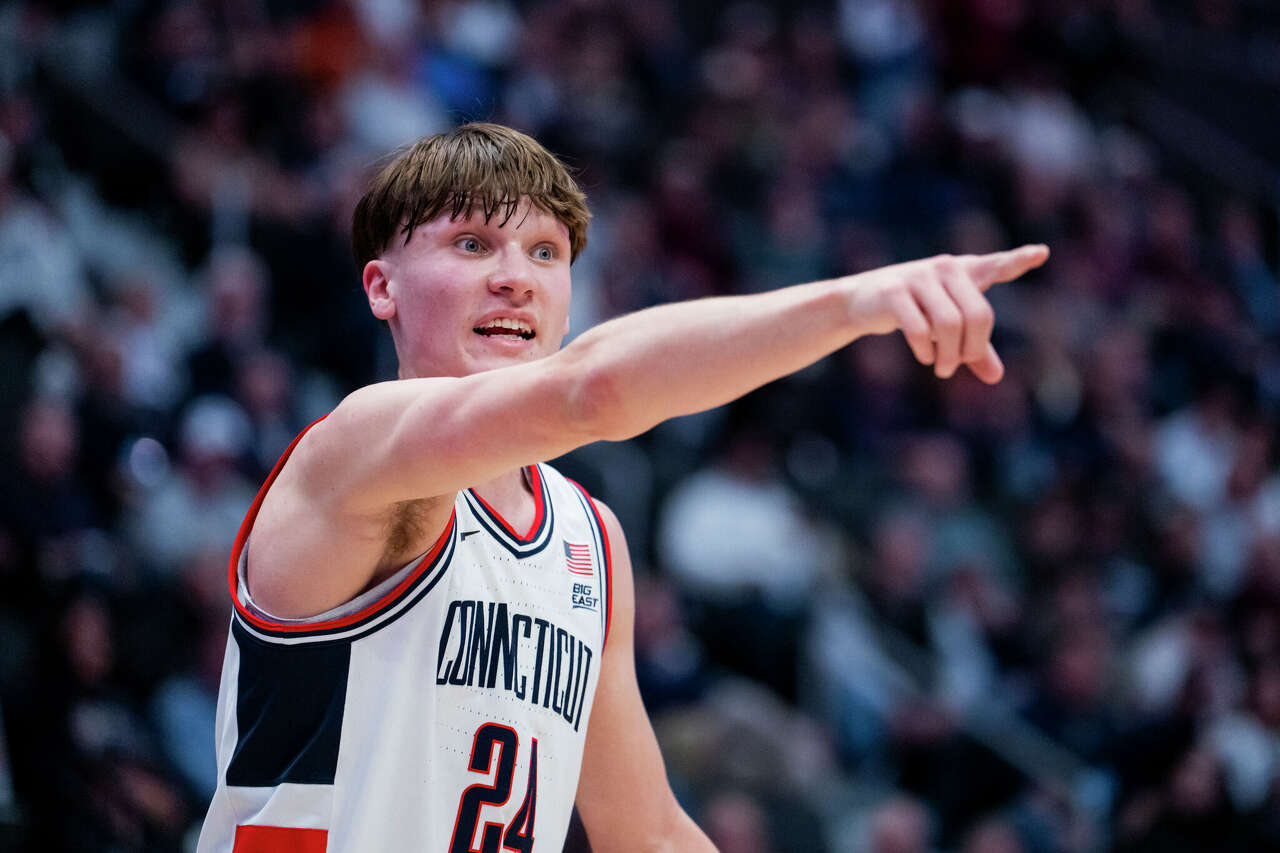 Live updates: No. 4 UConn men visit Xavier in Big East matchup