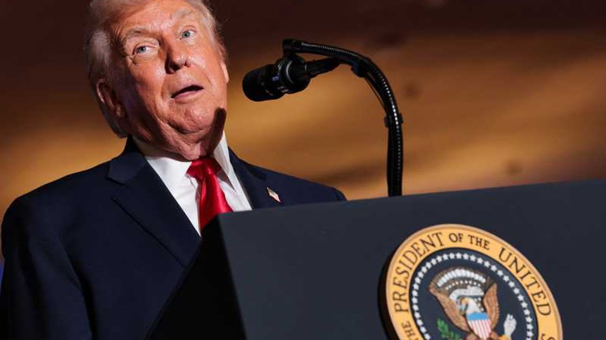 Internet calls Trump 'insane' after he misidentifies US symbol